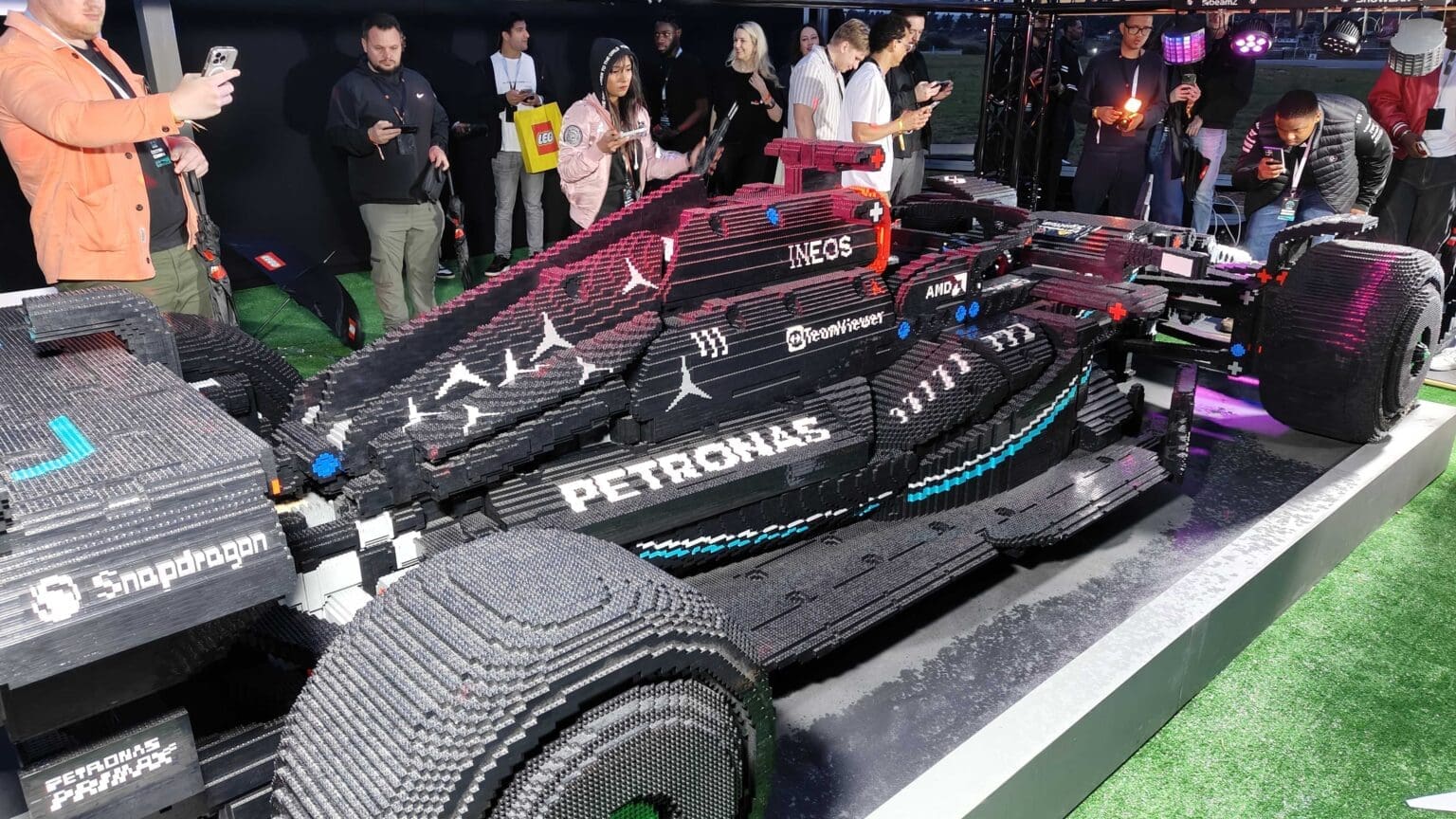 Full size LEGO replica of Mercedes-AMG F1 car revealed in South Africa - Hypertext